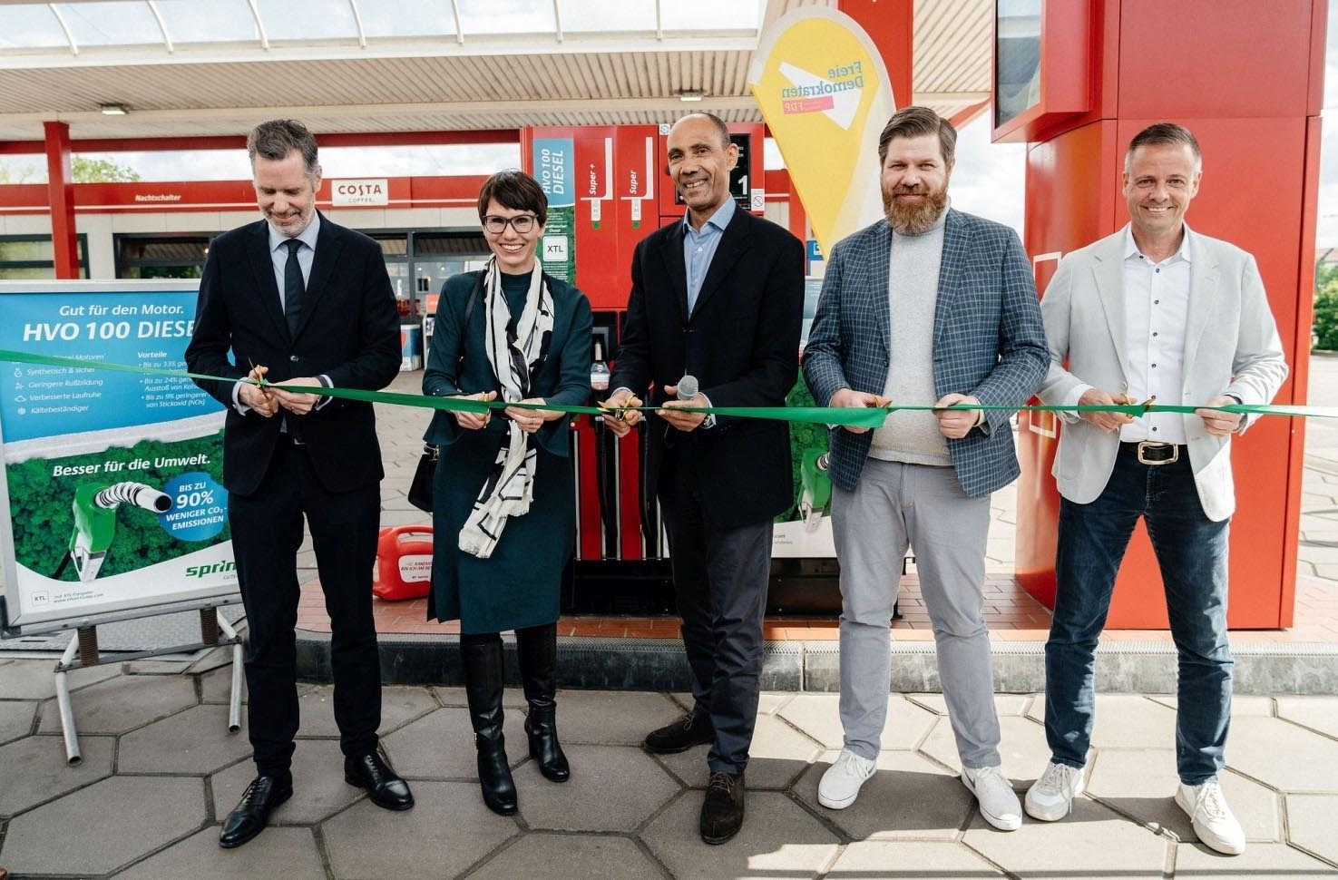 Erste Tankstelle in Berlin eröffnet Zapfsäule mit HVO 100 Diesel