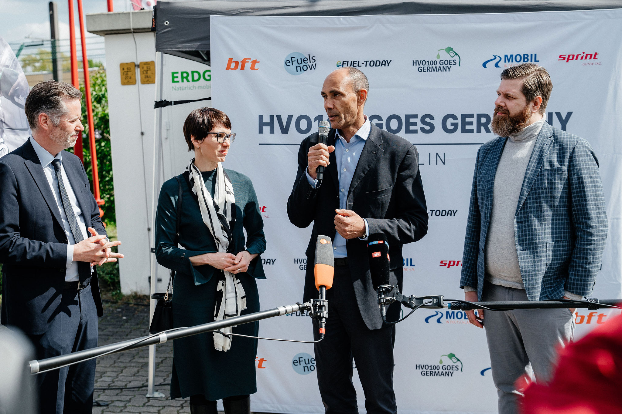 Erste Tankstelle in Berlin eröffnet Zapfsäule mit HVO 100 Diesel